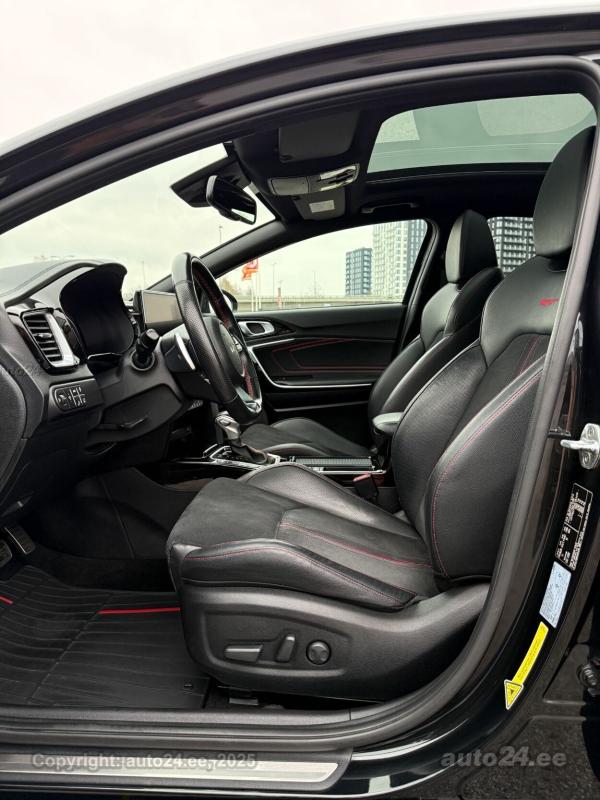 Black Kia Ceed 2021 in Tallinn, with an engine capacity of 1.60 L and mileage of 87 thousand km for 21400 €, photo 11 on AUTOMOTO.COM.LV