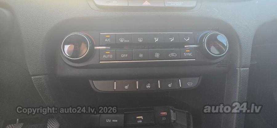 Black Kia Ceed 2022 in Tallinn, with an engine capacity of 1.50 L and mileage of 52 thousand km for 16000 €, photo 5 on AUTOMOTO.COM.LV