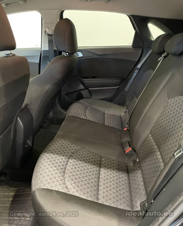 Black Kia Ceed 2023 in Tallinn, with an engine capacity of 1.48 L and mileage of 42 thousand km for 17490 €, photo 11 on AUTOMOTO.COM.LV
