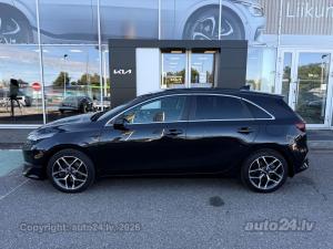 Melns Kia Ceed 2023 Tallina, ar dzinēja tilpumu 1.50 L un nobraukumu 51 tūkst. km par 19900 €, foto 3 vietnē AUTOMOTO.COM.LV