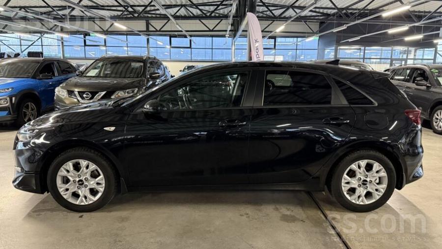 Black Kia Ceed 2024 in Riga, with an engine capacity of 1.50 L and mileage of 31 thousand km for 18500 €, photo 2 on AUTOMOTO.COM.LV