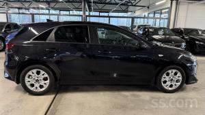 Black Kia Ceed 2024 in Riga, with an engine capacity of 1.50 L and mileage of 31 thousand km for 18500 €, photo 5 on AUTOMOTO.COM.LV