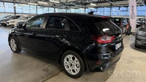 Black Kia Ceed 2024 in Riga, with an engine capacity of 1.50 L and mileage of 31 thousand km for 18500 €, photo 4 on AUTOMOTO.COM.LV