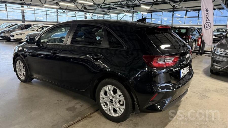 Black Kia Ceed 2024 in Riga, with an engine capacity of 1.50 L and mileage of 31 thousand km for 18500 €, photo 4 on AUTOMOTO.COM.LV