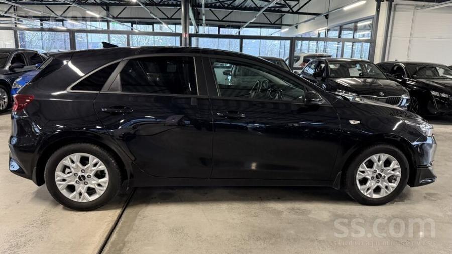 Black Kia Ceed 2024 in Riga, with an engine capacity of 1.50 L and mileage of 31 thousand km for 18500 €, photo 6 on AUTOMOTO.COM.LV