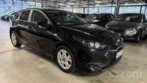 Black Kia Ceed 2024 in Riga, with an engine capacity of 1.50 L and mileage of 31 thousand km for 18500 €, photo 7 on AUTOMOTO.COM.LV