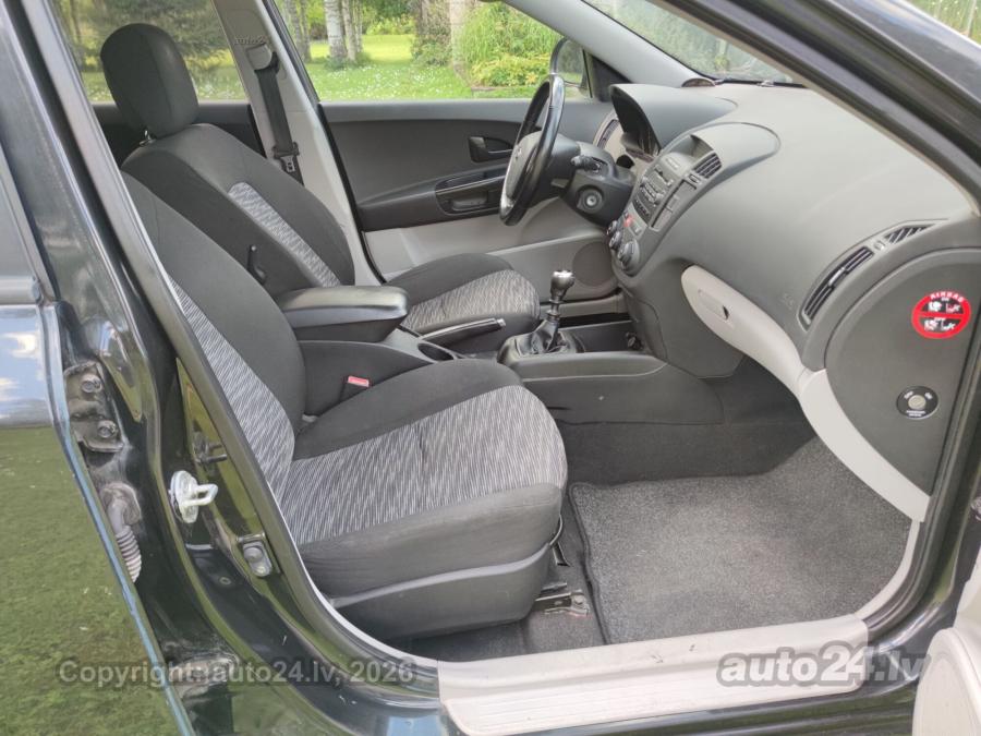 Melns Kia Ceed 2007 Tallina, ar dzinēja tilpumu 1.60 L un nobraukumu 248 tūkst. km par 2000 €, foto 8 vietnē AUTOMOTO.COM.LV