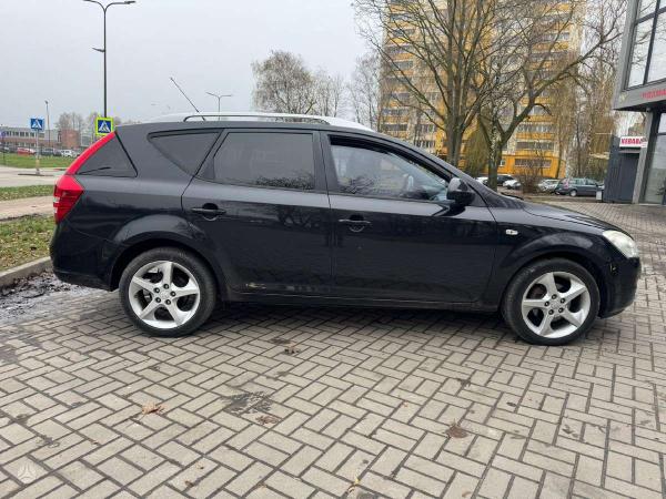 Black Kia Ceed 2008 in Kaunas, with an engine capacity of 1.58 L and mileage of 288 thousand km for 2250 €, photo 5 on AUTOMOTO.COM.LV