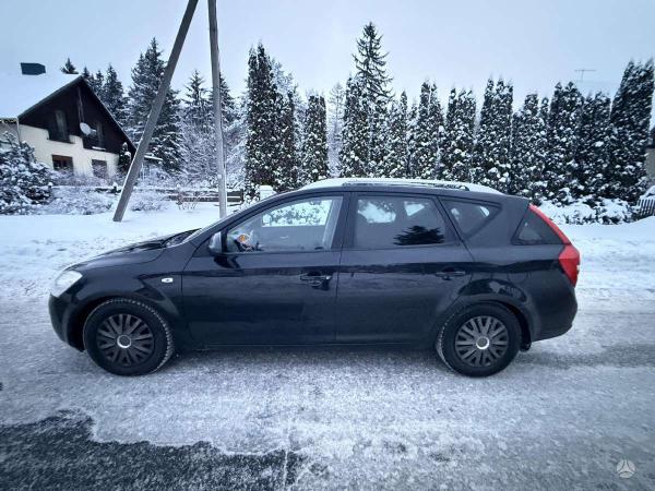 Black Kia Ceed 2008 in Vilnius, with an engine capacity of 1.60 L and mileage of 247 thousand km for 2400 €, photo 4 on AUTOMOTO.COM.LV
