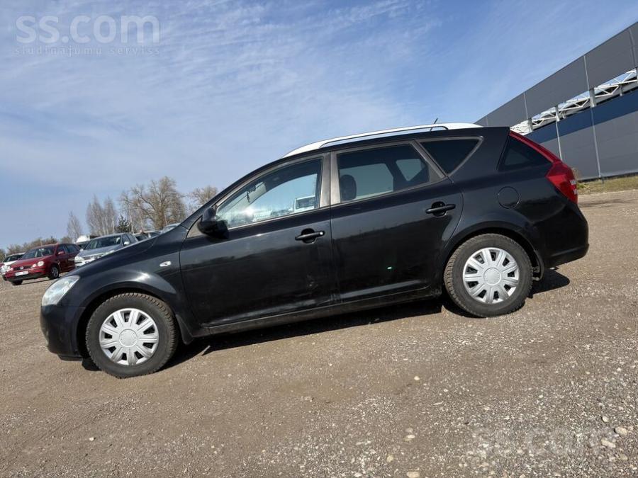 Melns Kia Ceed 2009 Daugavpils, ar dzinēja tilpumu 1.60 L un nobraukumu 276 tūkst. km par 2950 €, foto 3 vietnē AUTOMOTO.COM.LV