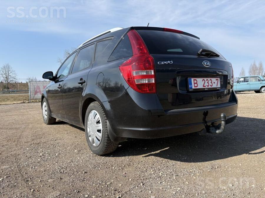 Melns Kia Ceed 2009 Daugavpils, ar dzinēja tilpumu 1.60 L un nobraukumu 276 tūkst. km par 2950 €, foto 4 vietnē AUTOMOTO.COM.LV