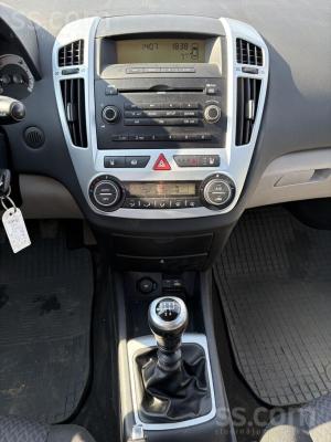 Melns Kia Ceed 2009 Daugavpils, ar dzinēja tilpumu 1.60 L un nobraukumu 276 tūkst. km par 2950 €, foto 12 vietnē AUTOMOTO.COM.LV
