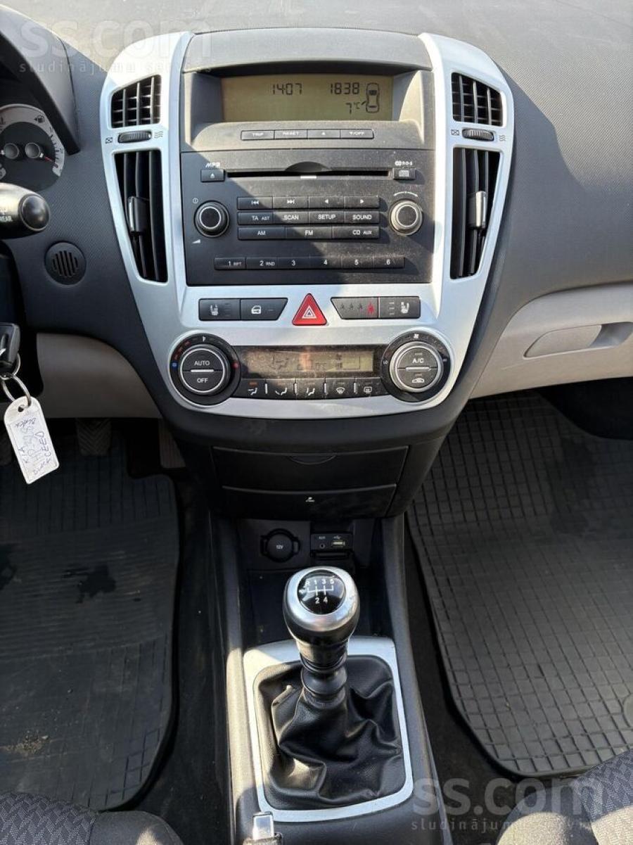 Melns Kia Ceed 2009 Daugavpils, ar dzinēja tilpumu 1.60 L un nobraukumu 276 tūkst. km par 2950 €, foto 12 vietnē AUTOMOTO.COM.LV