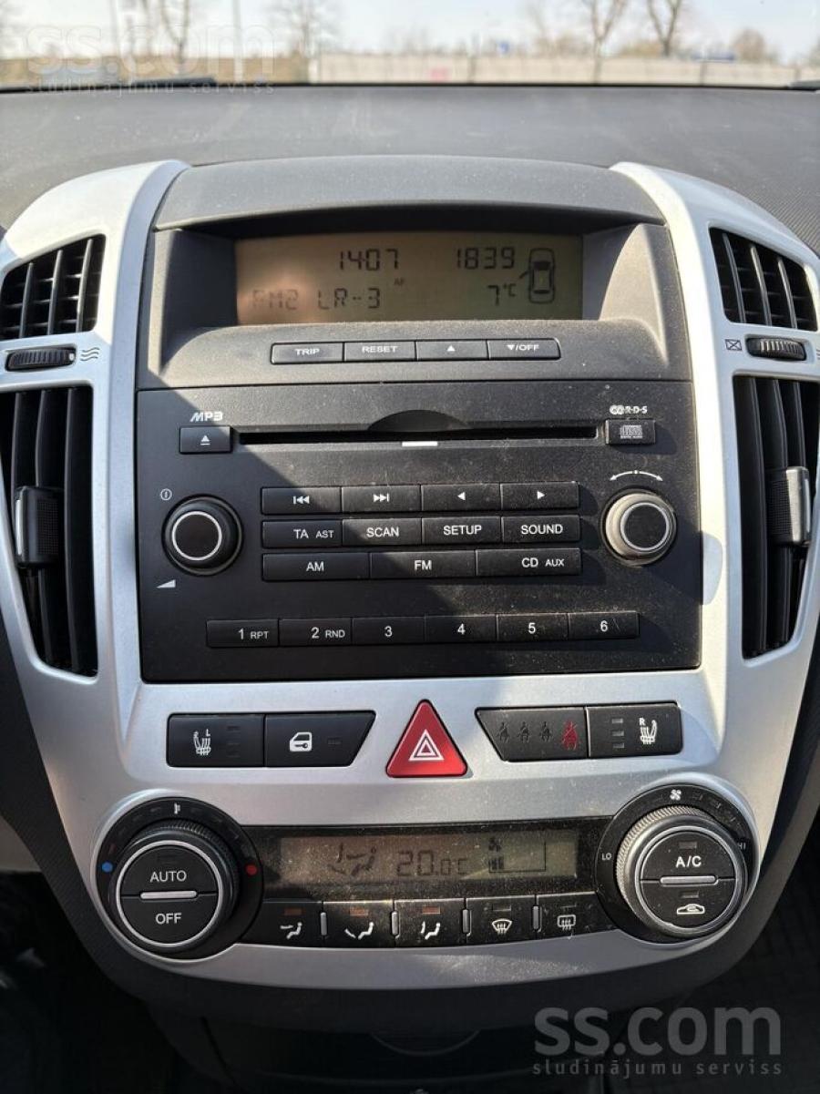 Melns Kia Ceed 2009 Daugavpils, ar dzinēja tilpumu 1.60 L un nobraukumu 276 tūkst. km par 2950 €, foto 18 vietnē AUTOMOTO.COM.LV