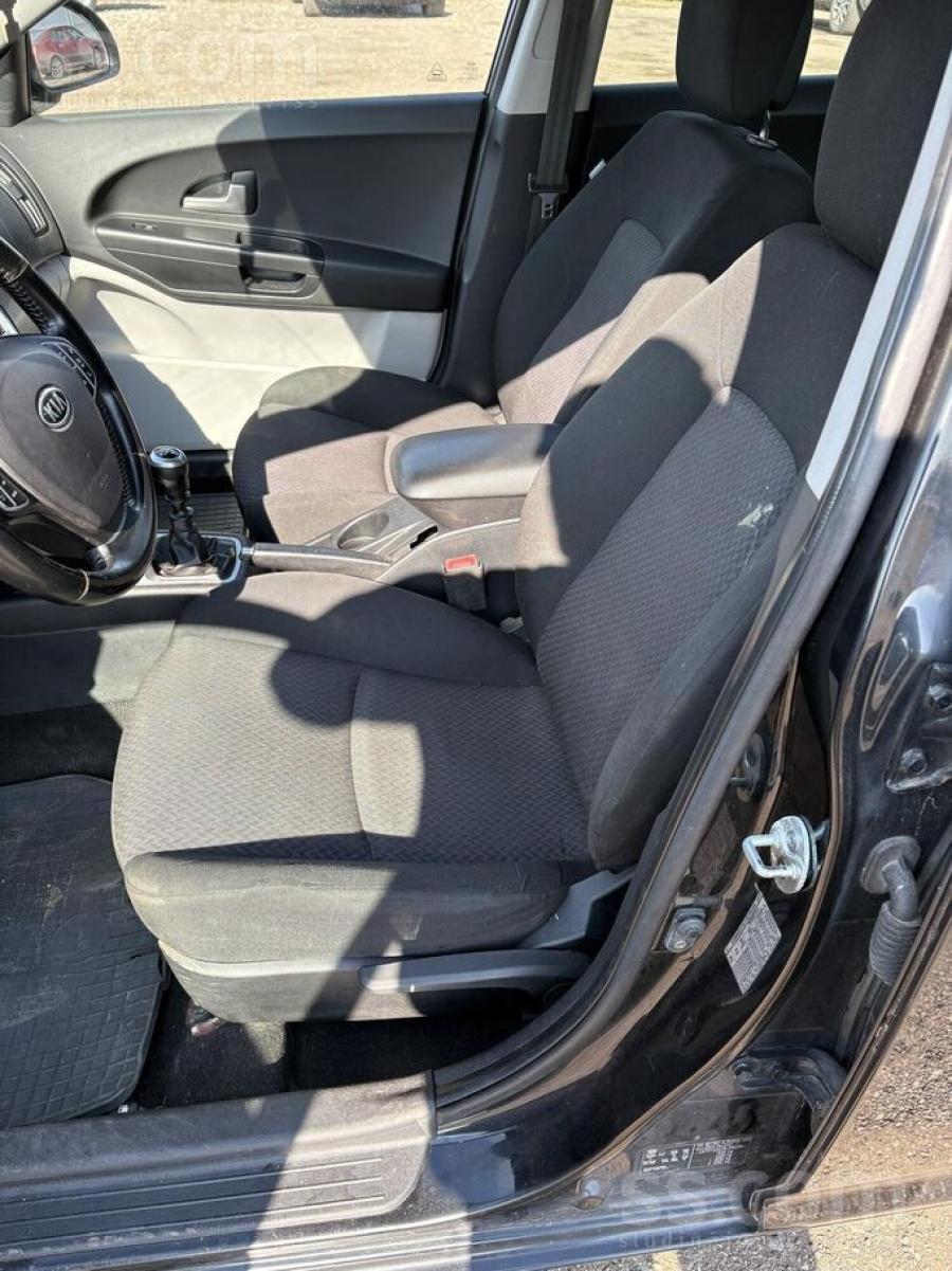 Melns Kia Ceed 2009 Daugavpils, ar dzinēja tilpumu 1.60 L un nobraukumu 276 tūkst. km par 2950 €, foto 23 vietnē AUTOMOTO.COM.LV