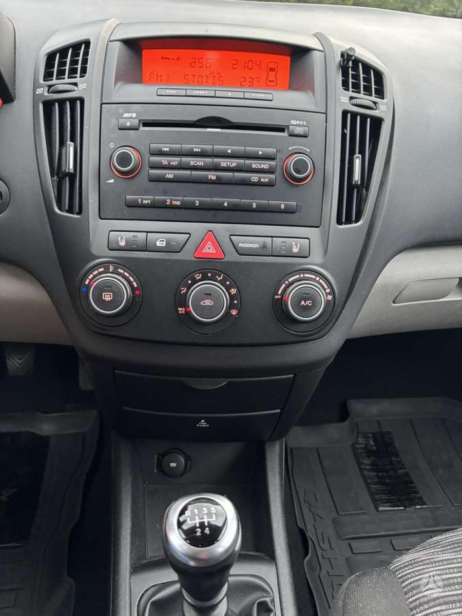 Melns Kia Ceed 2009 Telšiai, ar dzinēja tilpumu 1.40 L un nobraukumu 204 tūkst. km par 2121 €, foto 12 vietnē AUTOMOTO.COM.LV