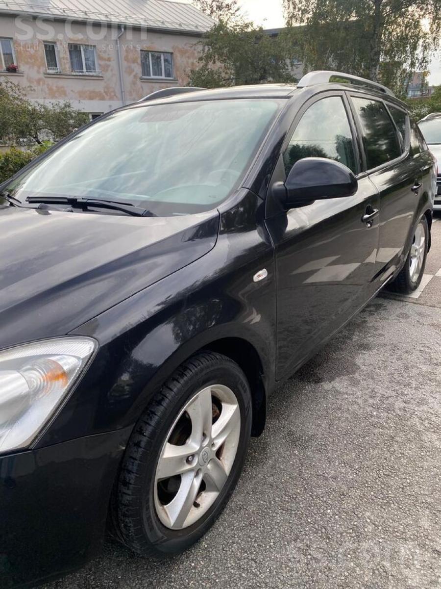 Black Kia Ceed 2009 in Riga, with an engine capacity of 1.60 L and mileage of 211 thousand km for 1300 €, photo 3 on AUTOMOTO.COM.LV
