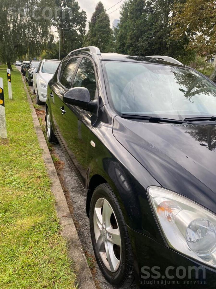 Black Kia Ceed 2009 in Riga, with an engine capacity of 1.60 L and mileage of 211 thousand km for 1300 €, photo 6 on AUTOMOTO.COM.LV