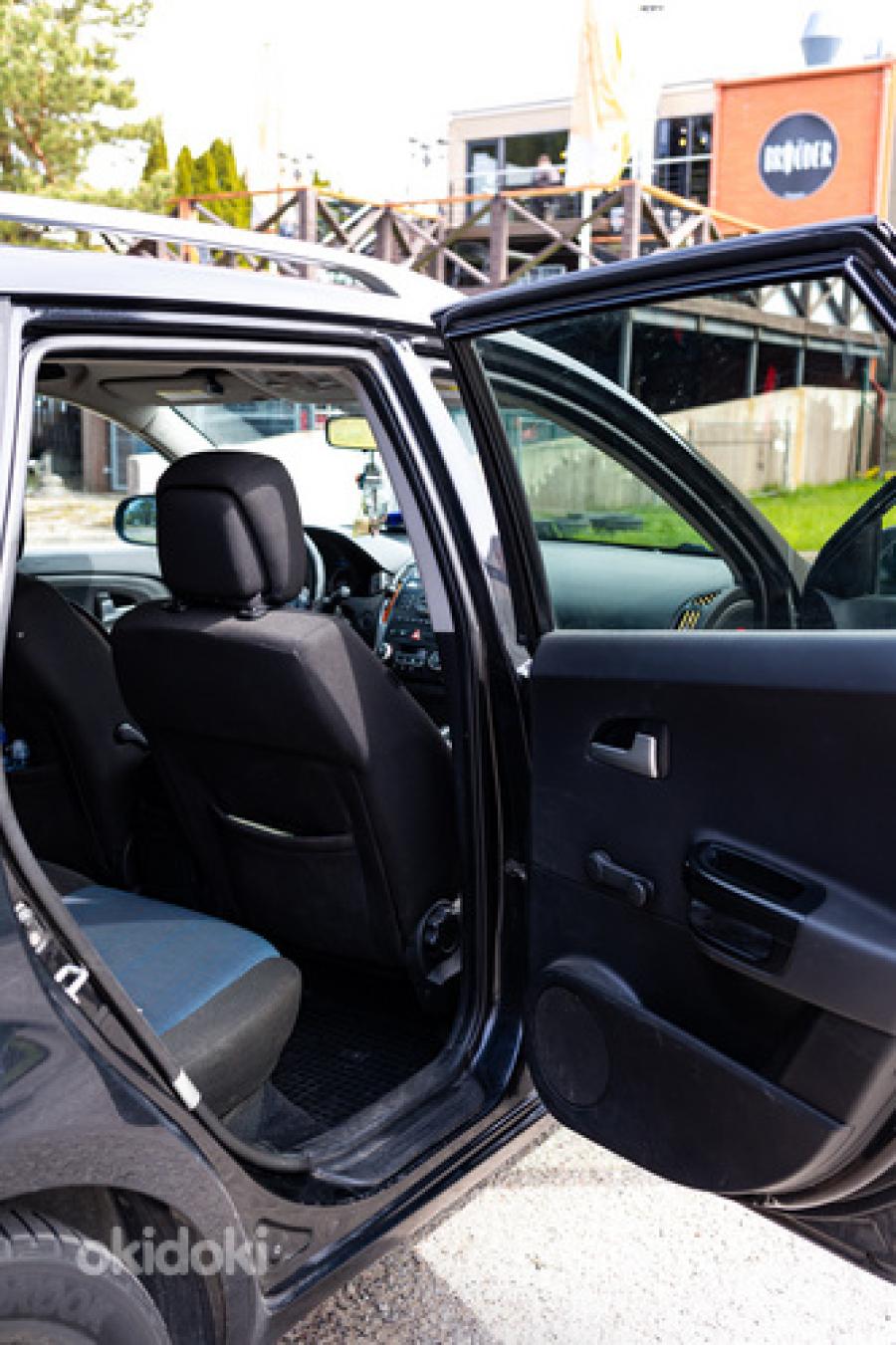 Black Kia Ceed 2012 in Tallinn, with an engine capacity of 1.60 L and mileage of 331 thousand km for 3000 €, photo 11 on AUTOMOTO.COM.LV