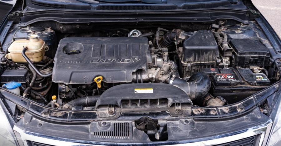 Black Kia Ceed 2012 in Tallinn, with an engine capacity of 1.60 L and mileage of 331 thousand km for 3000 €, photo 17 on AUTOMOTO.COM.LV