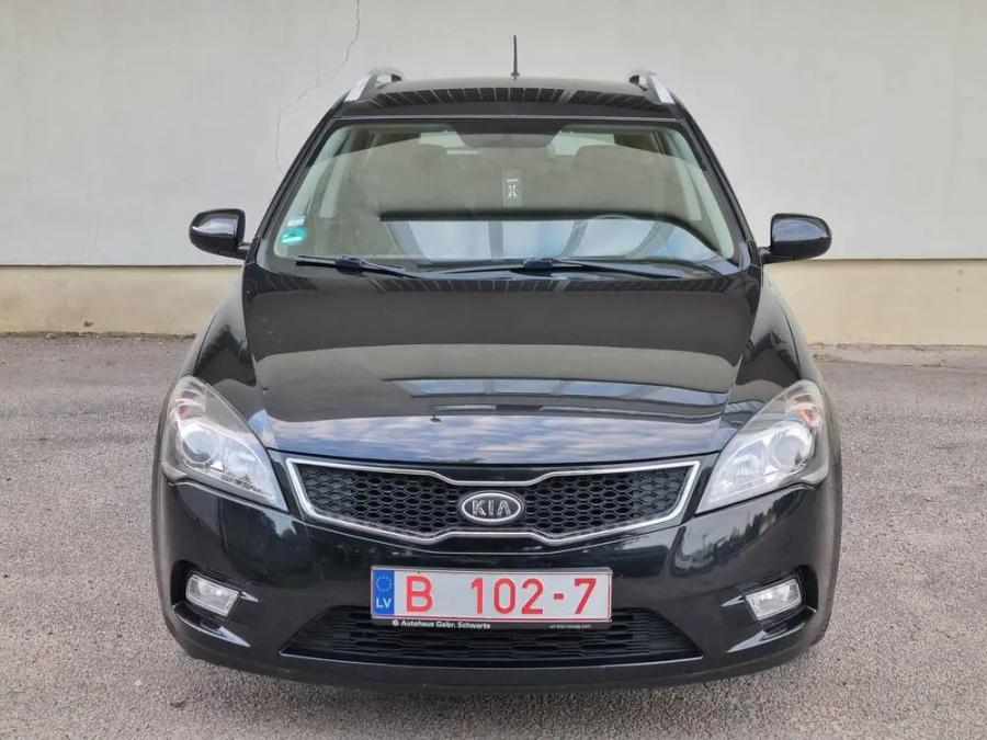 Black Kia Ceed 2012 in Ogre, with an engine capacity of 1.60 L and mileage of 133 thousand km for 3950 €, photo 3 on AUTOMOTO.COM.LV