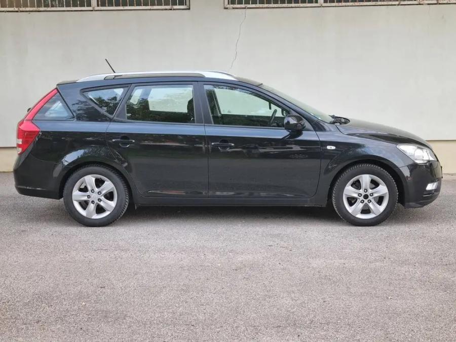 Black Kia Ceed 2012 in Ogre, with an engine capacity of 1.60 L and mileage of 133 thousand km for 3950 €, photo 5 on AUTOMOTO.COM.LV