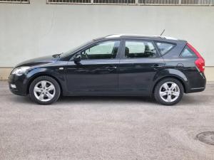 Black Kia Ceed 2012 in Ogre, with an engine capacity of 1.60 L and mileage of 133 thousand km for 3950 €, photo 6 on AUTOMOTO.COM.LV