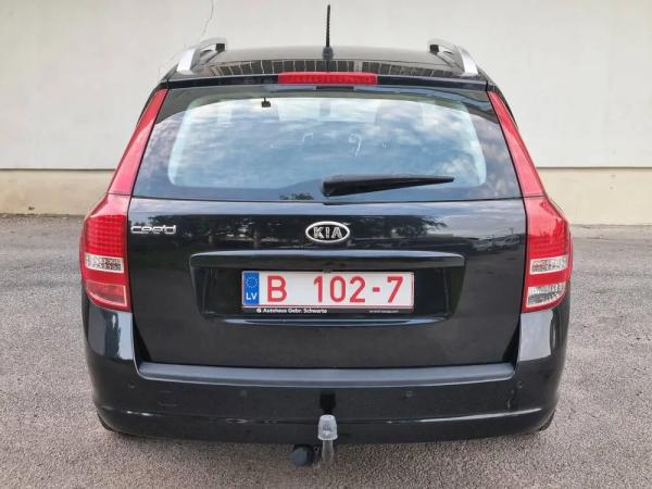 Black Kia Ceed 2012 in Ogre, with an engine capacity of 1.60 L and mileage of 133 thousand km for 3950 €, photo 7 on AUTOMOTO.COM.LV