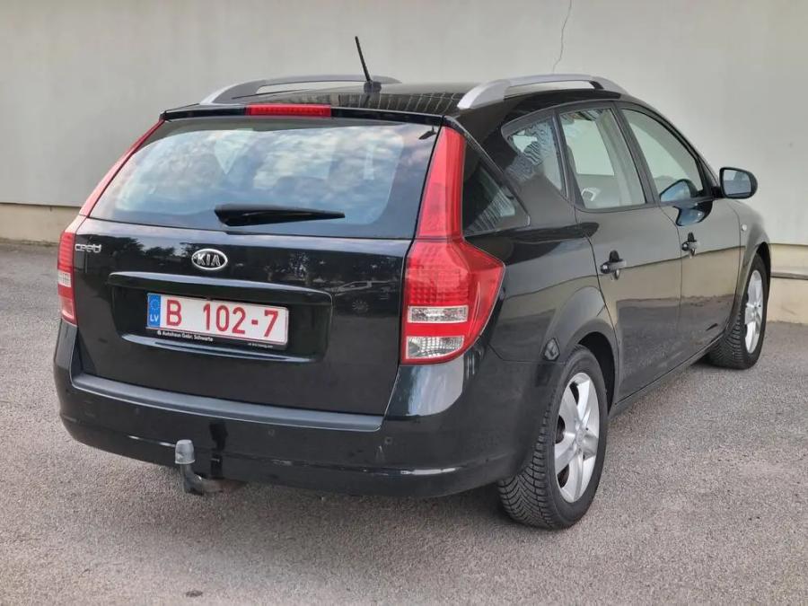 Black Kia Ceed 2012 in Ogre, with an engine capacity of 1.60 L and mileage of 133 thousand km for 3950 €, photo 9 on AUTOMOTO.COM.LV