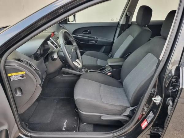 Black Kia Ceed 2012 in Ogre, with an engine capacity of 1.60 L and mileage of 133 thousand km for 3950 €, photo 10 on AUTOMOTO.COM.LV