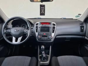 Black Kia Ceed 2012 in Ogre, with an engine capacity of 1.60 L and mileage of 133 thousand km for 3950 €, photo 14 on AUTOMOTO.COM.LV