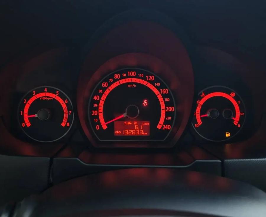 Black Kia Ceed 2012 in Ogre, with an engine capacity of 1.60 L and mileage of 133 thousand km for 3950 €, photo 17 on AUTOMOTO.COM.LV