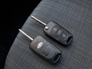 Black Kia Ceed 2012 in Ogre, with an engine capacity of 1.60 L and mileage of 133 thousand km for 3950 €, photo 21 on AUTOMOTO.COM.LV
