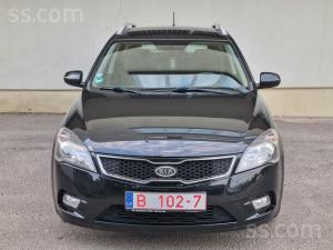 Black Kia Ceed 2012 in Ogre, with an engine capacity of 1.60 L and mileage of 133 thousand km for 3950 €, photo 3 on AUTOMOTO.COM.LV