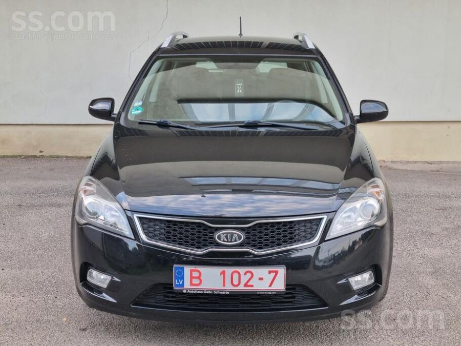 Black Kia Ceed 2012 in Ogre, with an engine capacity of 1.60 L and mileage of 133 thousand km for 3950 €, photo 3 on AUTOMOTO.COM.LV