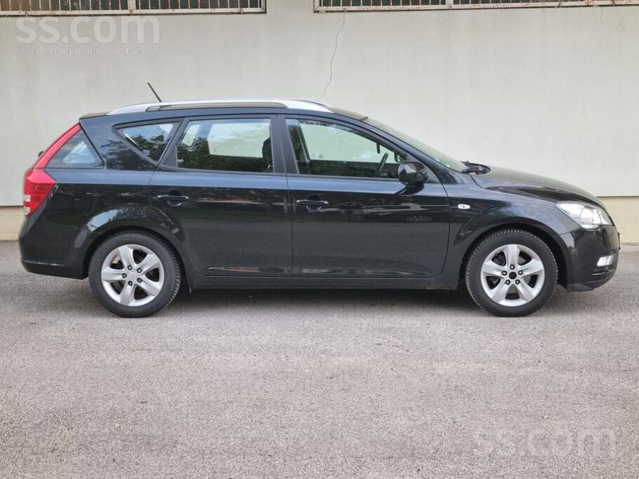 Black Kia Ceed 2012 in Ogre, with an engine capacity of 1.60 L and mileage of 133 thousand km for 3950 €, photo 5 on AUTOMOTO.COM.LV