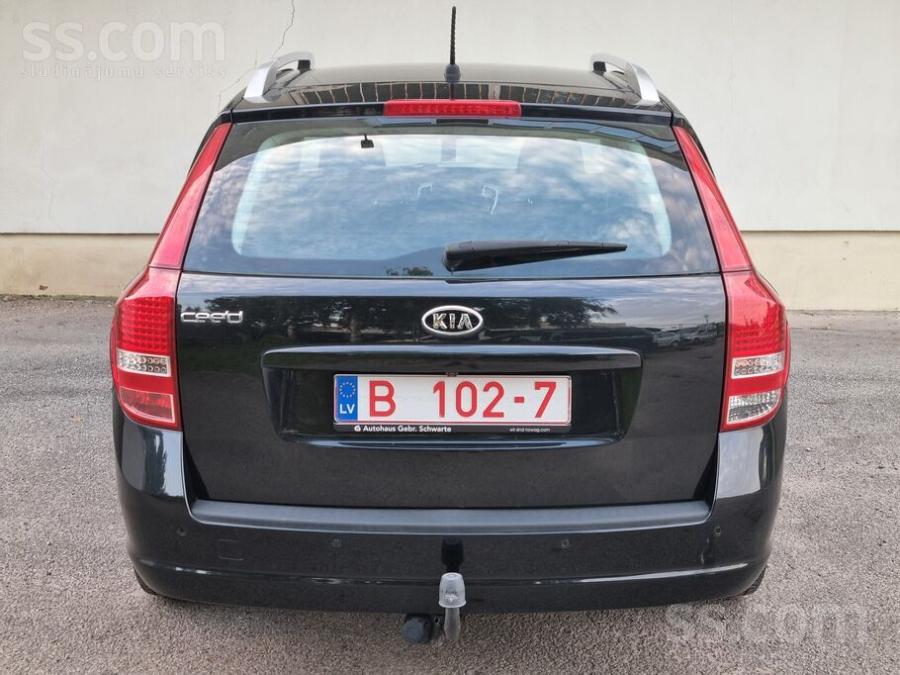 Black Kia Ceed 2012 in Ogre, with an engine capacity of 1.60 L and mileage of 133 thousand km for 3950 €, photo 8 on AUTOMOTO.COM.LV