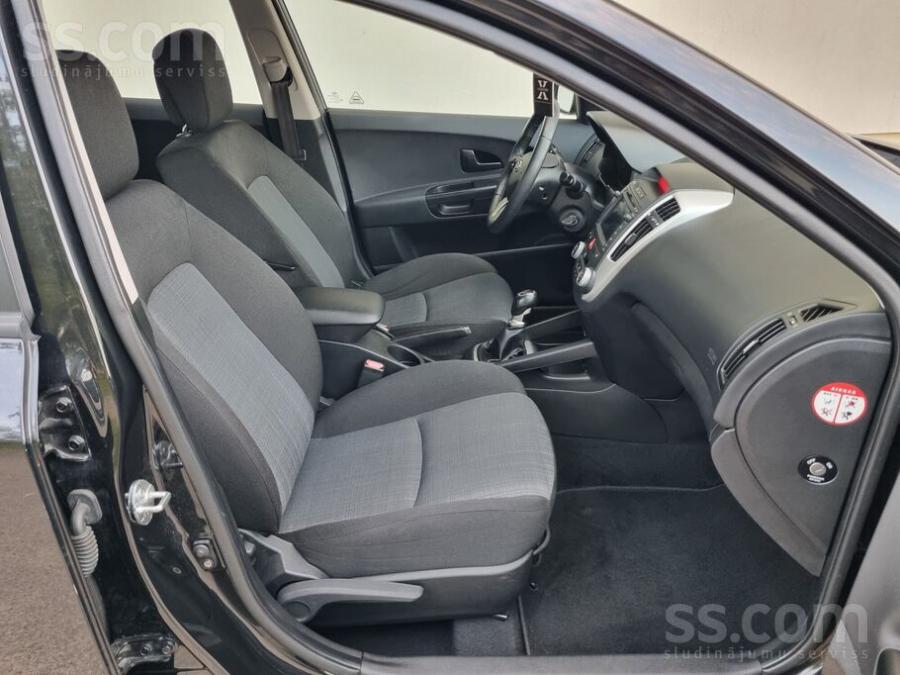 Black Kia Ceed 2012 in Ogre, with an engine capacity of 1.60 L and mileage of 133 thousand km for 3950 €, photo 10 on AUTOMOTO.COM.LV