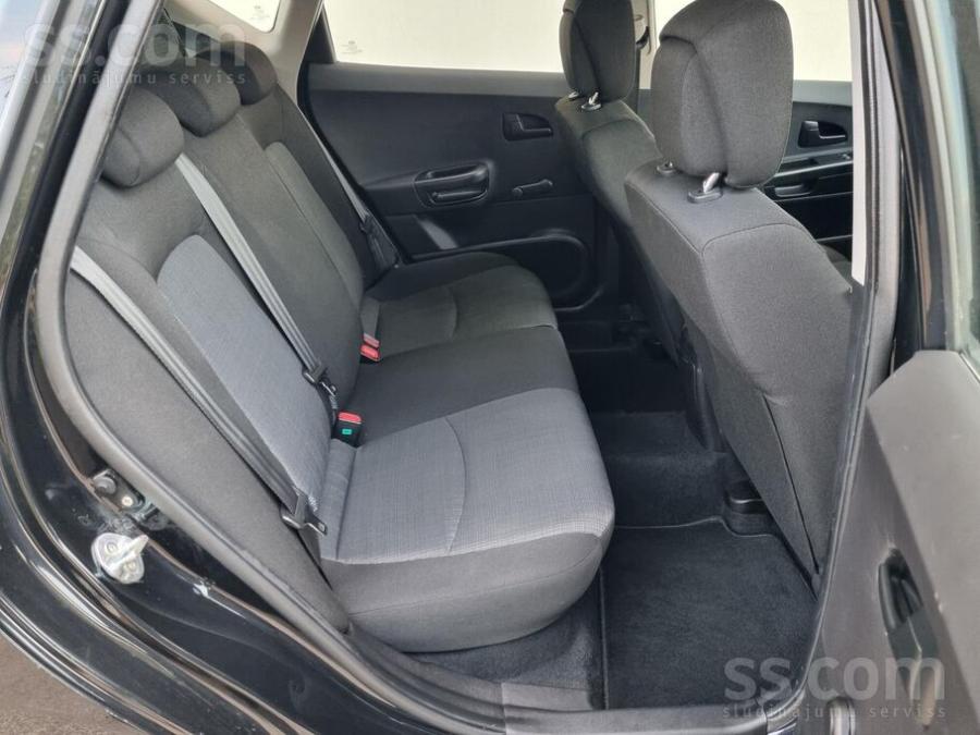 Black Kia Ceed 2012 in Ogre, with an engine capacity of 1.60 L and mileage of 133 thousand km for 3950 €, photo 12 on AUTOMOTO.COM.LV