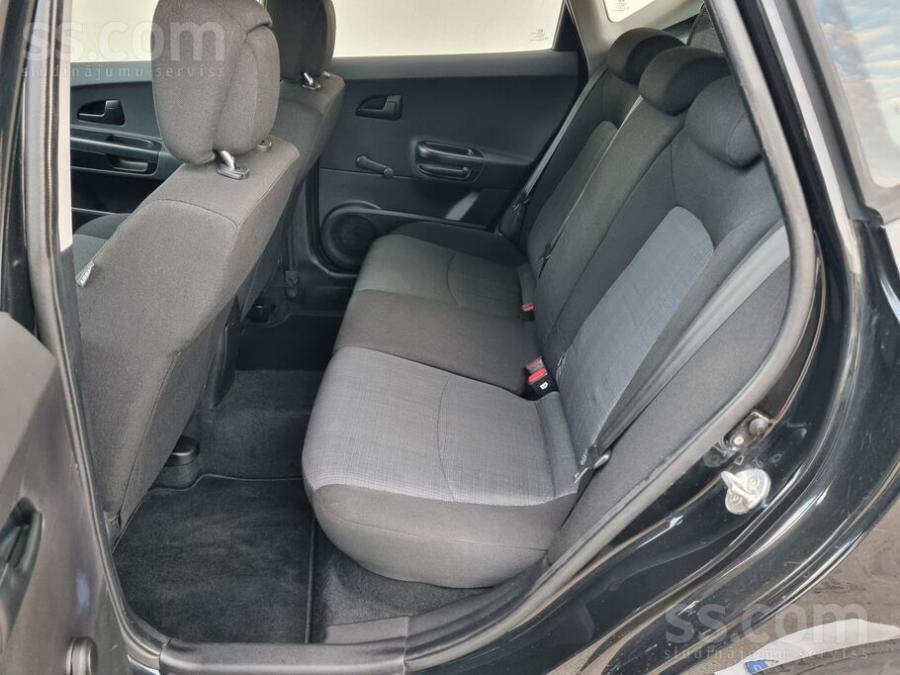 Black Kia Ceed 2012 in Ogre, with an engine capacity of 1.60 L and mileage of 133 thousand km for 3950 €, photo 13 on AUTOMOTO.COM.LV