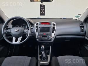 Black Kia Ceed 2012 in Ogre, with an engine capacity of 1.60 L and mileage of 133 thousand km for 3950 €, photo 14 on AUTOMOTO.COM.LV