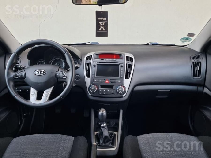 Black Kia Ceed 2012 in Ogre, with an engine capacity of 1.60 L and mileage of 133 thousand km for 3950 €, photo 14 on AUTOMOTO.COM.LV