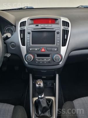 Black Kia Ceed 2012 in Ogre, with an engine capacity of 1.60 L and mileage of 133 thousand km for 3950 €, photo 15 on AUTOMOTO.COM.LV