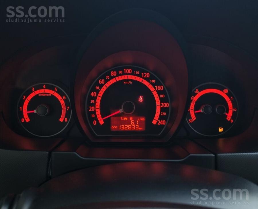 Black Kia Ceed 2012 in Ogre, with an engine capacity of 1.60 L and mileage of 133 thousand km for 3950 €, photo 17 on AUTOMOTO.COM.LV