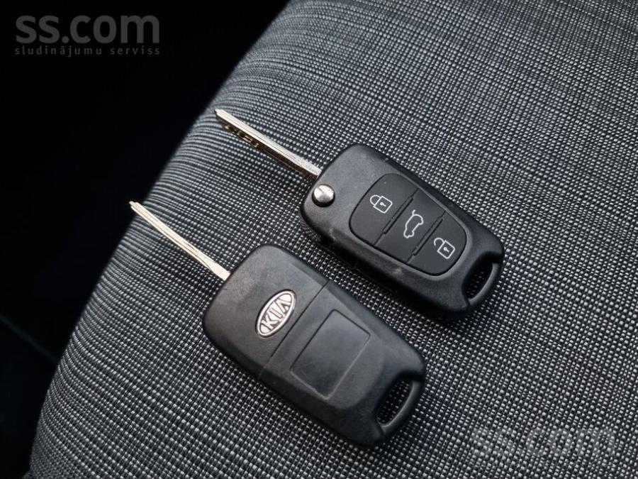 Black Kia Ceed 2012 in Ogre, with an engine capacity of 1.60 L and mileage of 133 thousand km for 3950 €, photo 21 on AUTOMOTO.COM.LV