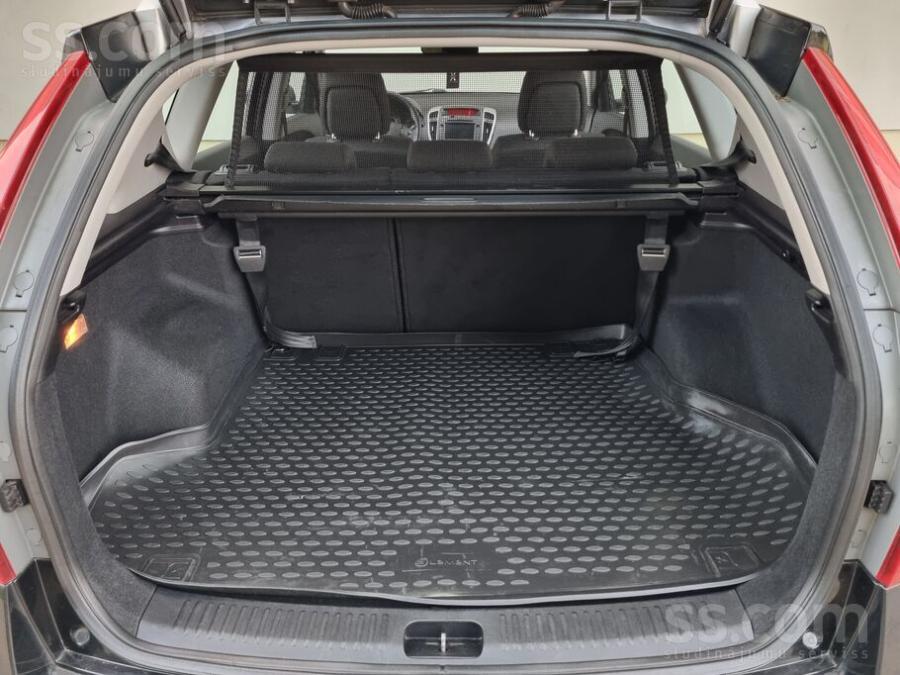 Black Kia Ceed 2012 in Ogre, with an engine capacity of 1.60 L and mileage of 133 thousand km for 3950 €, photo 26 on AUTOMOTO.COM.LV
