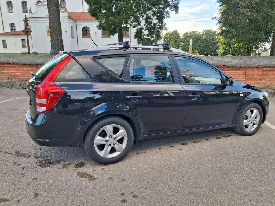 Black Kia Ceed 2012 in Raseiniai, with an engine capacity of 1.58 L and mileage of 136 thousand km for 2800 €, photo 3 on AUTOMOTO.COM.LV
