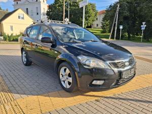 Black Kia Ceed 2012 in Raseiniai, with an engine capacity of 1.58 L and mileage of 136 thousand km for 2800 €, photo 4 on AUTOMOTO.COM.LV