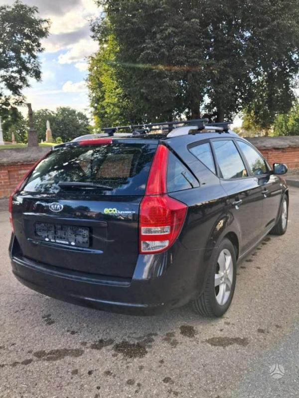 Black Kia Ceed 2012 in Raseiniai, with an engine capacity of 1.58 L and mileage of 136 thousand km for 2800 €, photo 5 on AUTOMOTO.COM.LV