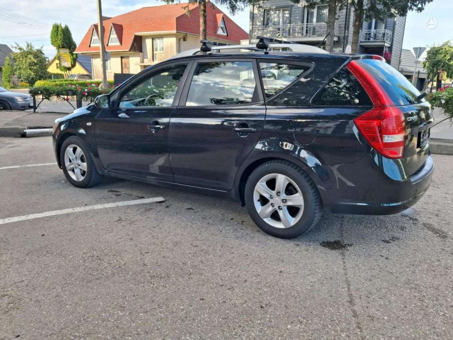 Black Kia Ceed 2012 in Raseiniai, with an engine capacity of 1.58 L and mileage of 136 thousand km for 2800 €, photo 7 on AUTOMOTO.COM.LV